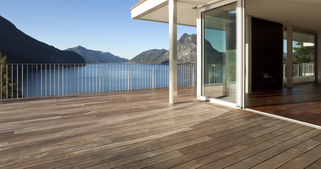 Decking per esterni: uno sguardo alla norma UNI 11538-2