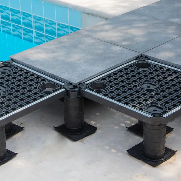 The exclusive outdoor raised floor 100% made in Dakota